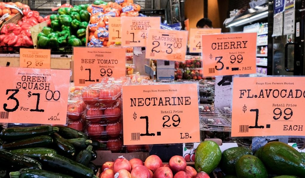 US consumer prices dropped slightly in Dec 2022 but remain at record ...